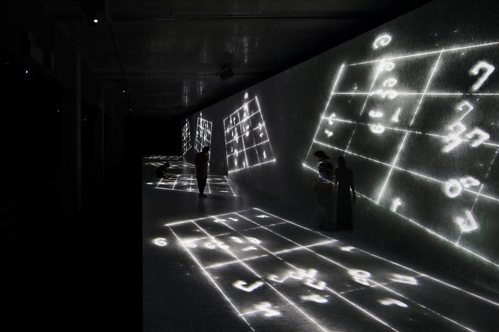 直擊「聲音的建築展」！融合音樂、影像與空間的震撼沉浸式展覽體驗 | La Vie