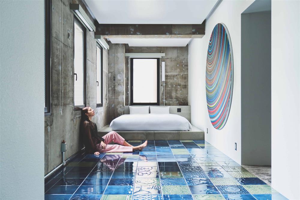 東京藝術旅店BnA_WALL！用感官沉浸在23位藝術家打造的創作房型裡 | La Vie