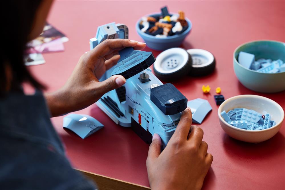 樂高LEGO×偉士牌推Vespa 125盒組！精緻重現1960年代經典車款細節 | La Vie | 設計美學、生活藝術、創意風格