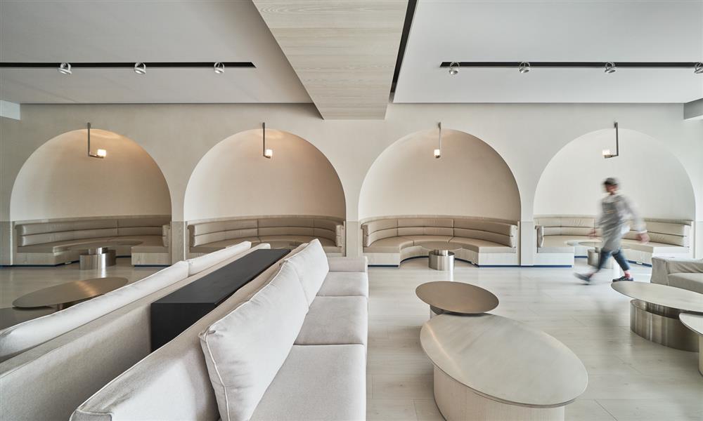 kafeD 台中水湳旗艦店開幕！打造簡潔俐落咖啡空間，攜手蜷尾家推限定口味霜淇淋 | La Vie